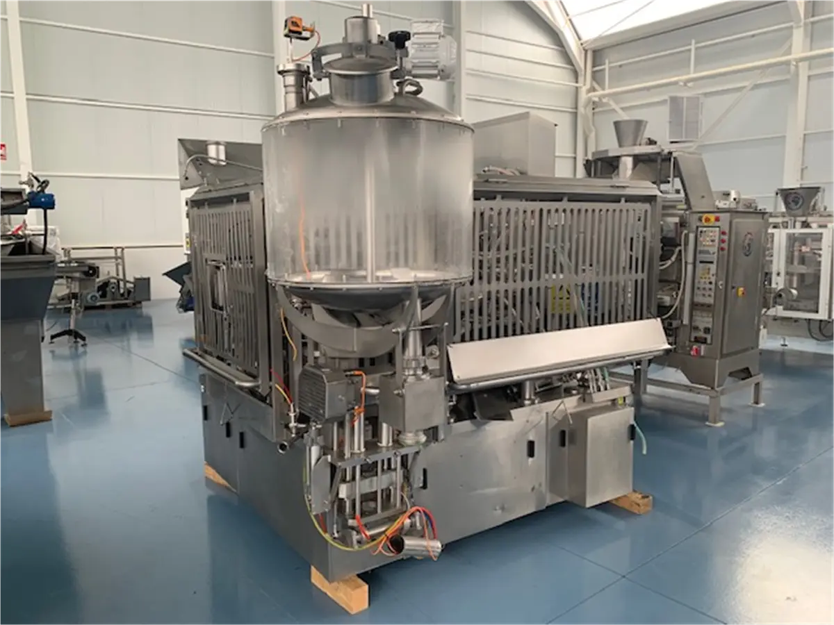 LLENADORA SELLADORA TOYO JIDOKI TT9CW | Maquinaria Tomás Guillén